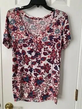 Mudd | Tops | Mudd Floral T Shirt Juniors Size M White Red Blue Vneck ...
